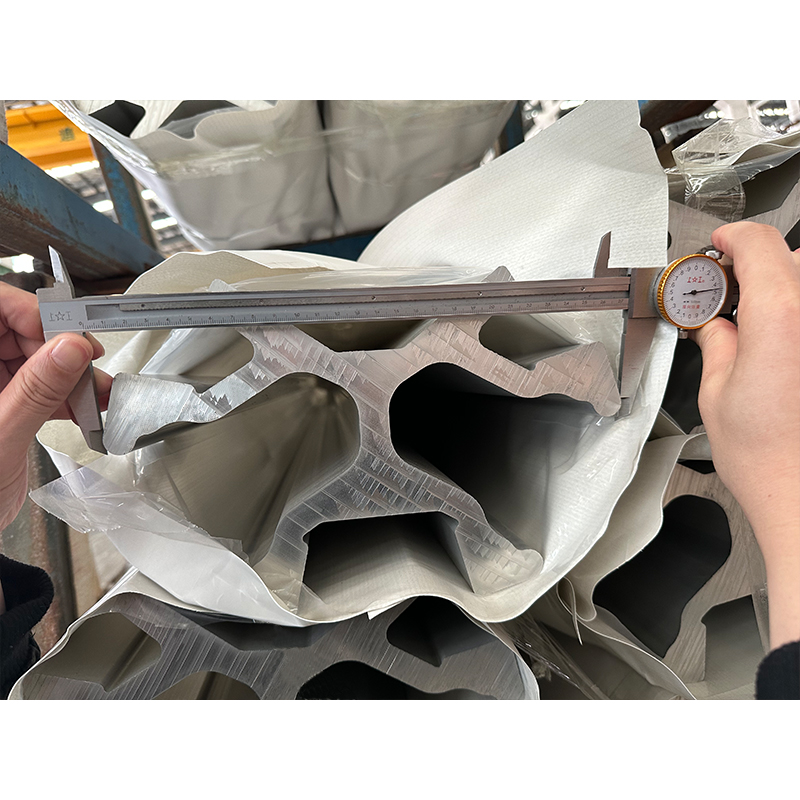 Customized 6M Aluminium Extrusions for Tunnel Drill Feed Beams ...